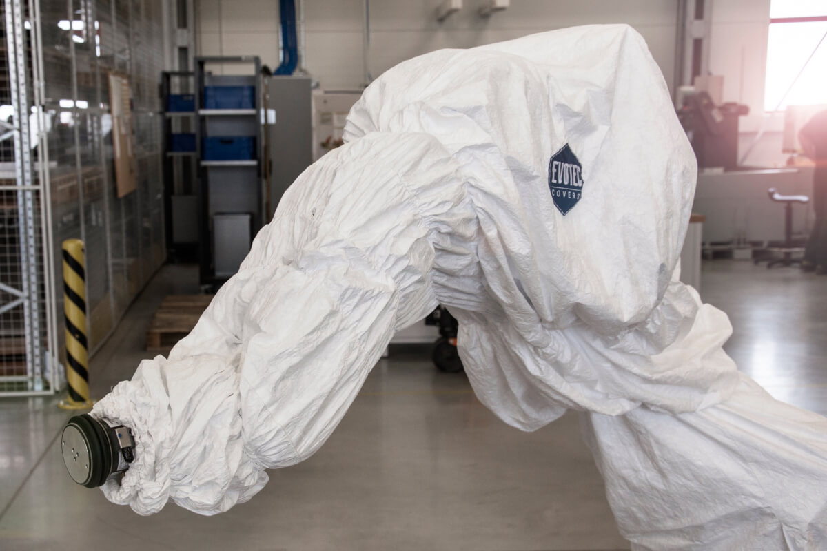 EVO COAT Protective covers for Mitsubishi robots working in the ...